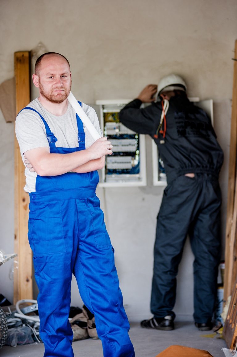 Career Comparison: Electrical Wireman vs. Lineman ⋆ Electrician Classes